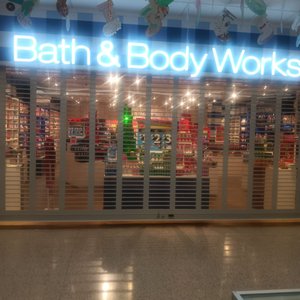 WALGREENS - Updated June 2025 - 15 Photos - 4817 W Fullerton Ave ...