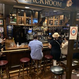 BEANTOWN PUB - Updated July 2025 - 426 Photos & 820 Reviews - 100 ...