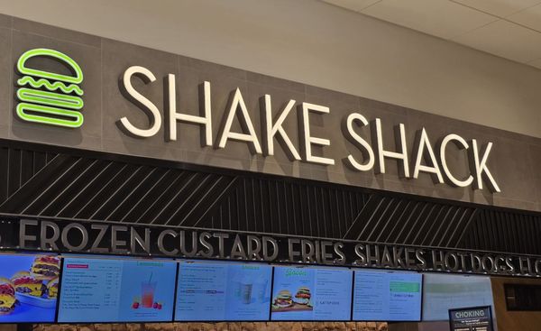 SHAKE SHACK - Updated December 2025 - 107 Photos & 105 Reviews - 776 N ...