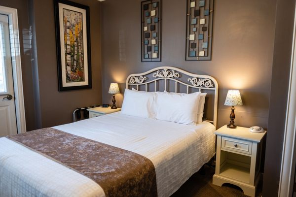 STONE WATERS INN - Updated January 2026 - 57 Photos & 22 Reviews - 226 ...