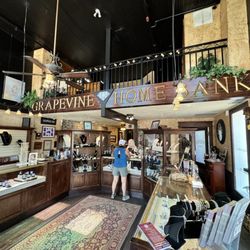 ZALES OUTLET Updated February 2025 3000 Grapevine Mills Pkwy Grapevine Texas Jewelry Phone Number Yelp
