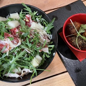 DE VINOS - Updated August 2024 - 28 Photos & 16 Reviews - Calle de la ...