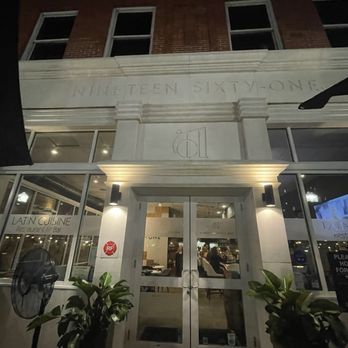 NINETEEN 61 - Updated November 2024 - 841 Photos & 622 Reviews - 215 E ...