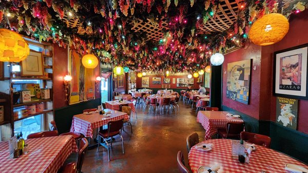 MONJUNIS ITALIAN CAFE - Updated December 2025 - 312 Photos & 207 ...