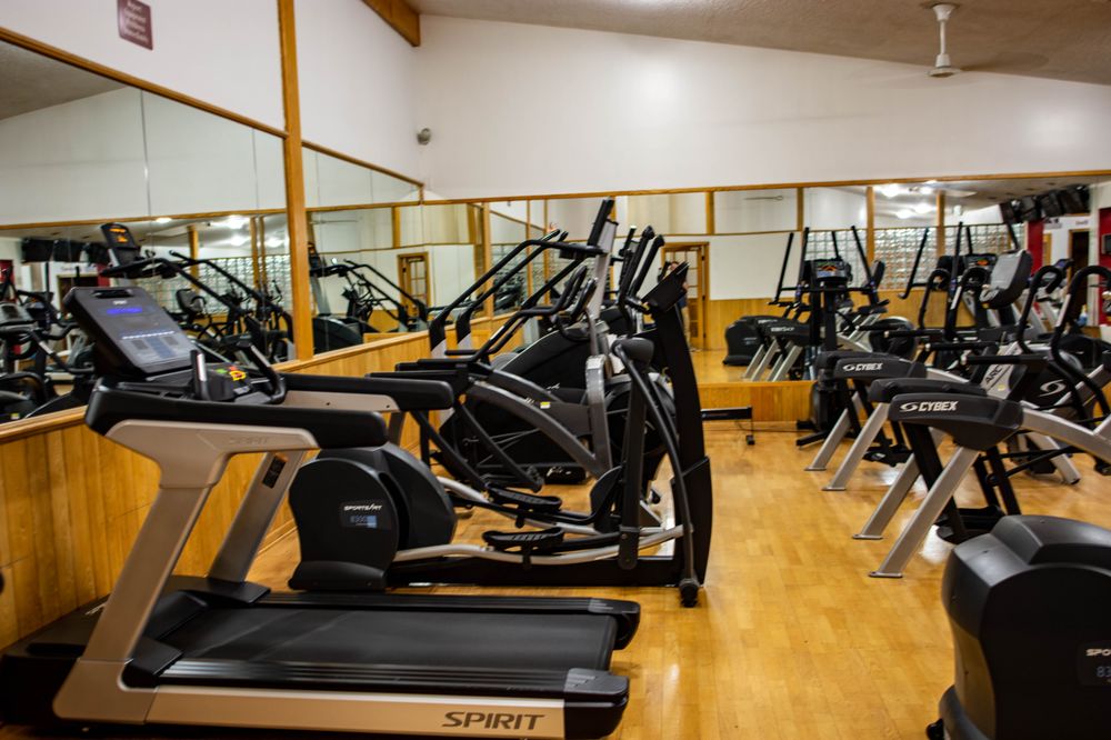 DOC’S GYM & TANNING - Updated October 2025 - 16 Photos - 2806 Belknap ...