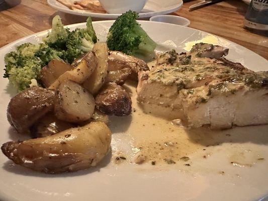 THE IOWA PRIMEHOUSE - Updated August 2025 - 202 S Cherry St, Shell Rock ...