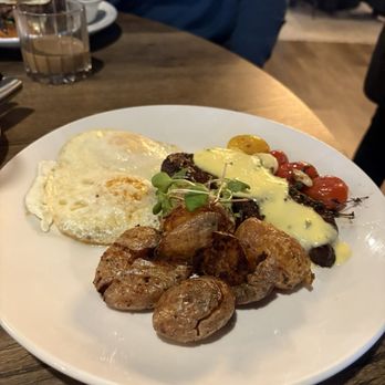 TABLE 33 - Updated January 2026 - 495 Photos & 413 Reviews - 45 W 4th ...