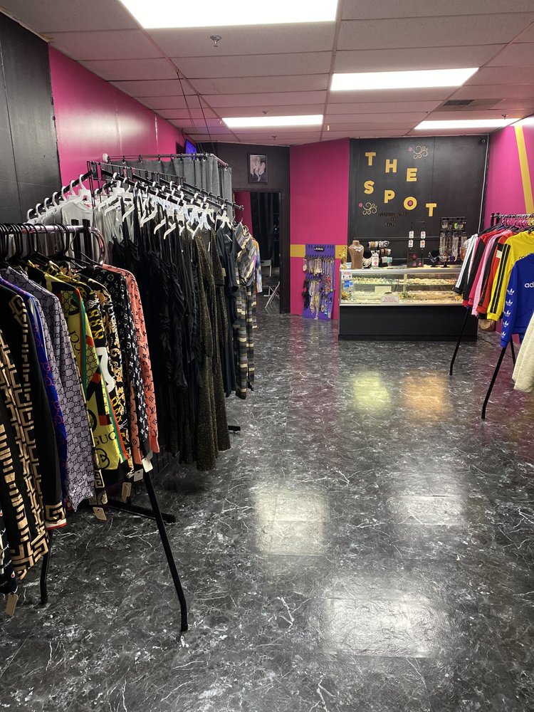THE SPOT CLOTHING STORE - 21700 Greenfield Rd, Oak Park, Michigan ...
