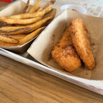 MOOYAH BURGERS, FRIES & SHAKES - Updated August 2025 - 127 Photos & 68 ...