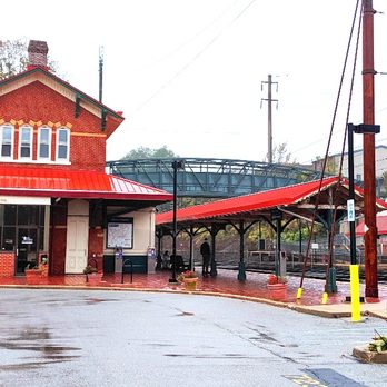 SEPTA: BERWYN STATION - Updated December 2025 - 22 Photos - 115 Cassatt ...