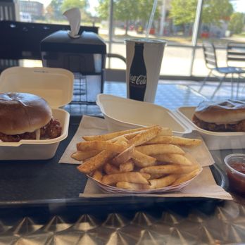 HOT CHICKS HOUSE OF CHICKEN - Updated December 2025 - 32 Photos & 20 ...