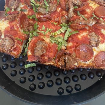 PIZZA PAYAA - Updated August 2025 - 82 Photos & 123 Reviews - 107 E ...