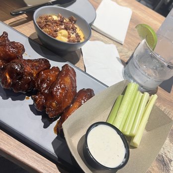 THE OWNERS BOX SPORTS BAR & GRILL - Updated July 2024 - 27 Photos & 36 ...