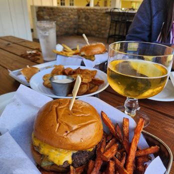 HAMBURGER FACTORY FAMILY RESTAURANT - Updated May 2025 - 718 Photos ...