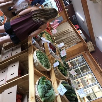 THE FRIENDLY MARKET - Updated April 2025 - 72 Photos & 59 Reviews - 205 ...