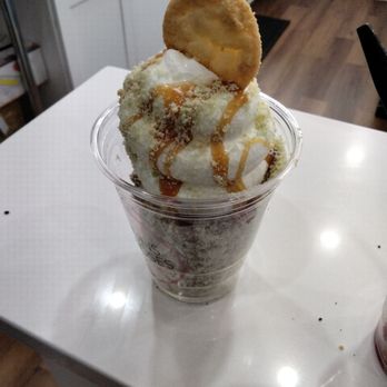 BUNS & ROSES CHIMNEY CAKES - Updated April 2025 - 129 Photos & 49 ...