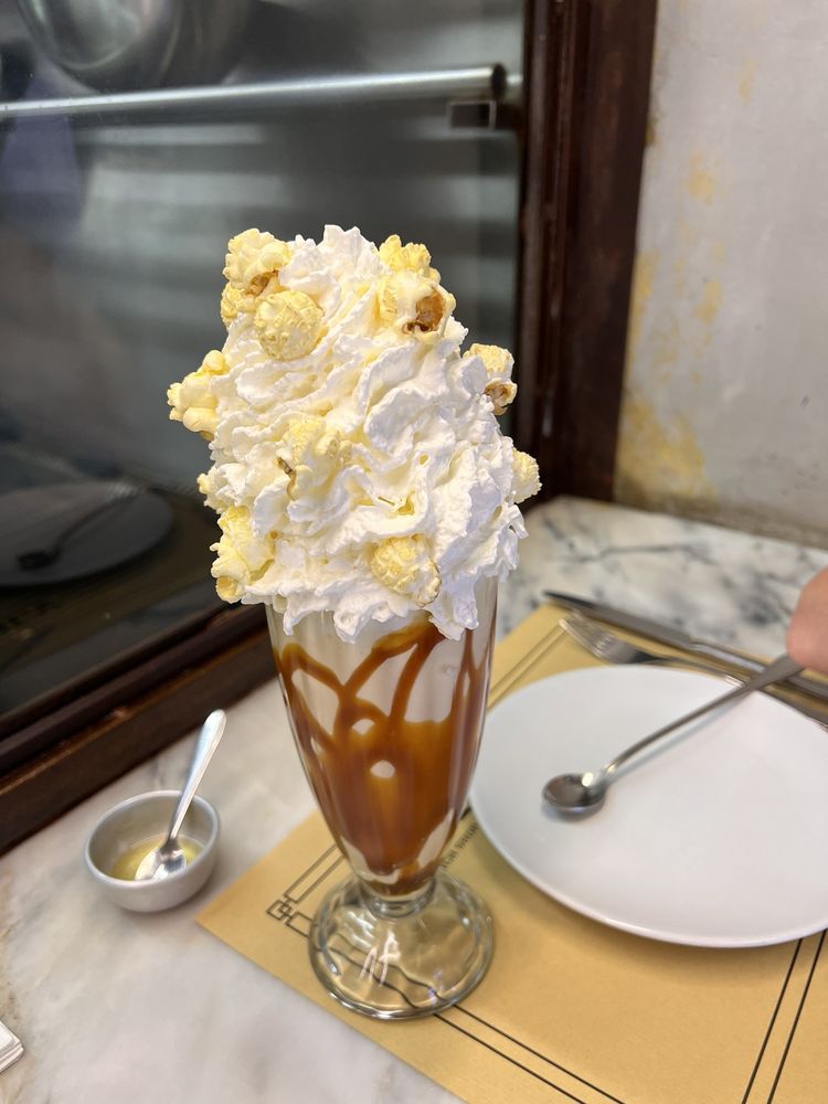 HOLY SANDWICH SHOP - Updated November 2024 - R. do Comércio do Porto ...