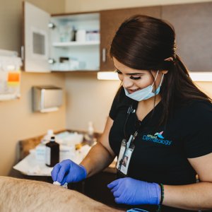 ENGLISH DERMATOLOGY GILBERT - 18 Photos & 82 Reviews - 3011 S Lindsay ...