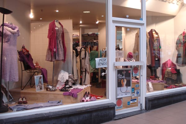 LAURENCE, STOCKEL SQUARE - Updated May 2024 - Avenue Hinnisdael 10-12 ...