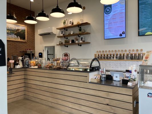 MAPLE MOOSE COFFEE AND POP SHOP - Updated December 2025 - 34 Photos & 16 Reviews - 1605 Annafeld ...