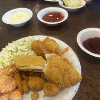 CATFISH COVE - Updated December 2025 - 73 Photos & 123 Reviews - 405 N ...