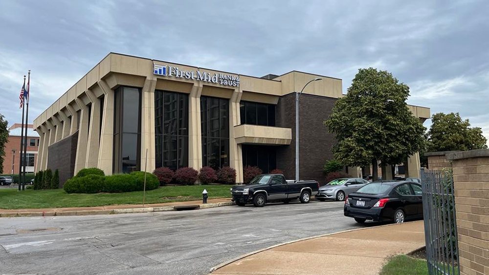 FIRST MID BANK & TRUST - Request Information - 2301 Market St, Saint ...