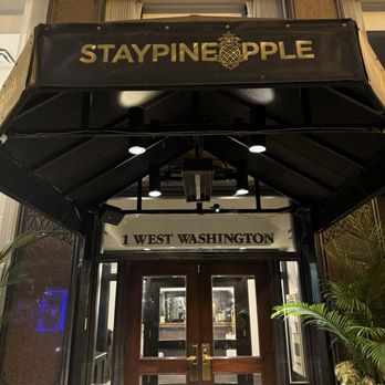 STAYPINEAPPLE, AN ICONIC HOTEL, THE LOOP - Updated October 2025 - 485 ...