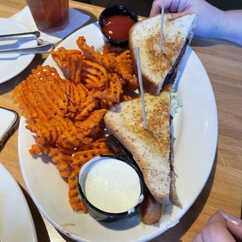 BLUE 32 SPORTS GRILL - Updated July 2025 - 314 Photos & 650 Reviews ...