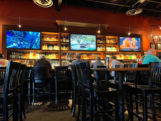 BJ’S RESTAURANT & BREWHOUSE - Updated January 2025 - 356 Photos & 518 ...