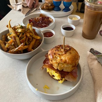 THE CORNER PANTRY - Updated June 2024 - 257 Photos & 210 Reviews - 6080 ...