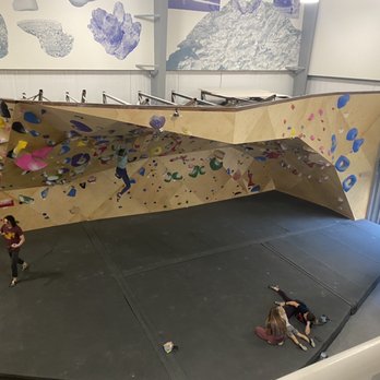 STONE CLIMBING - Updated December 2025 - 16 Photos - 115 Strongway Ct ...