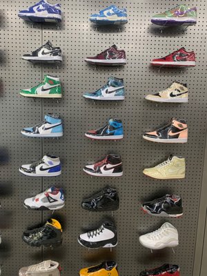 FLIGHT CLUB - Updated March 2025 - 54 Photos & 24 Reviews - 3910 NE 1st ...