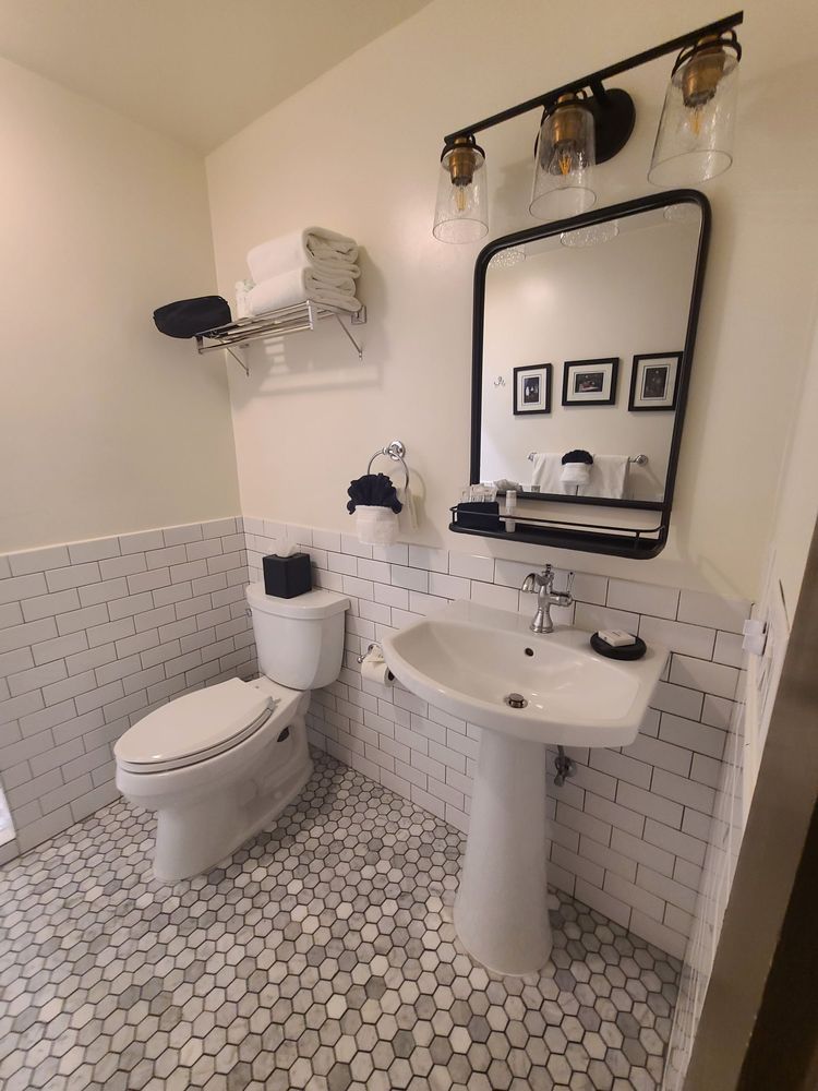 THE CLINKSCALE - Updated January 2025 - 13 Reviews - 309 Main St ...