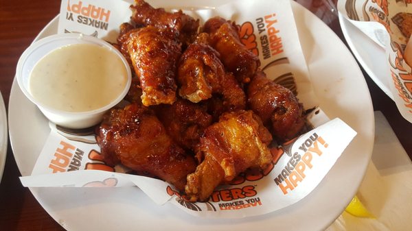 HOOTERS - 110 Photos & 62 Reviews - Chicken Wings - 1801 W Mercury Blvd ...