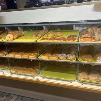 ROYAL DONUTS - Updated August 2024 - 98 Photos & 182 Reviews - 22814 ...