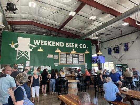 WEEKEND BEER COMPANY - Updated October 2025 - 138 Photos & 97 Reviews ...