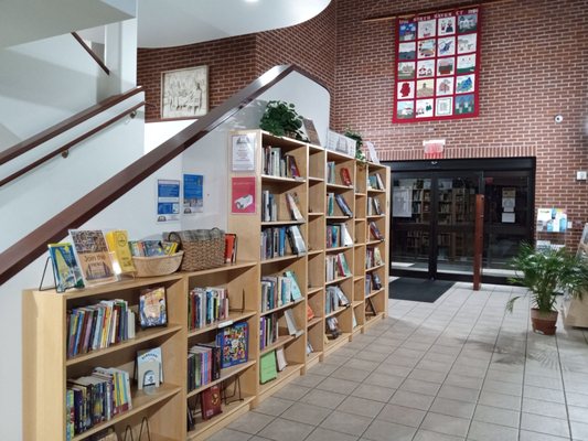 NORTH HAVEN MEMORIAL LIBRARY - Updated August 2025 - 22 Photos - 17 Elm ...