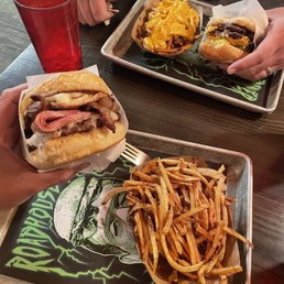ROADHOUSE DINER - Updated May 2025 - 279 Photos & 444 Reviews - 613 ...