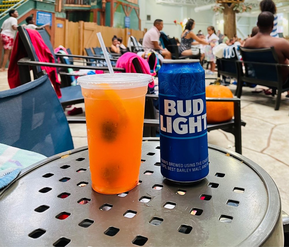 GRIZZLY ROB’S BAR - Updated October 2025 - 1 Great Wolf Dr, Scotrun ...