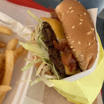 THE LUCKY GREEK - Updated May 2024 - 182 Photos & 349 Reviews - 2490 ...