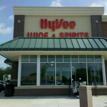 HY-VEE - Updated January 2026 - 33 Photos & 28 Reviews - 1720 ...