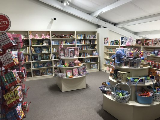 DEE GEE’S GIFTS AND BOOKS - Updated November 2025 - 11 Reviews - 508 ...