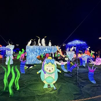 FREEHOLD RACEWAY MALL - Updated December 2025 - 162 Photos & 145 ...