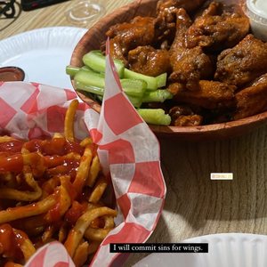 SHARKY’S WINGS & RAW BAR - 567 Photos & 568 Reviews - Chicken Wings ...