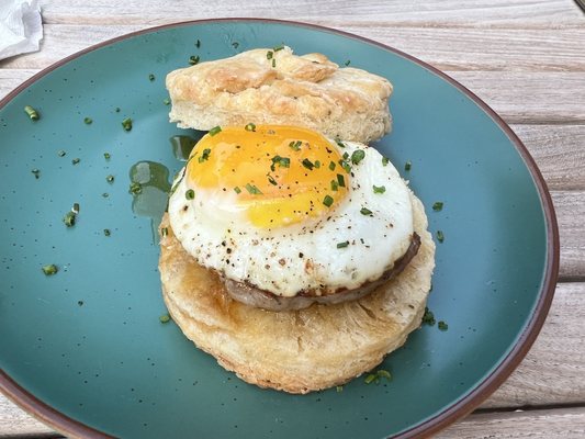 HUDSON TABLE - Updated October 2024 - 12 Photos - 44 John St, Stamford ...