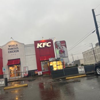 KFC - Updated December 2025 - 43 Reviews - 2201 4th Ave S, Seattle ...