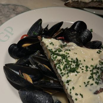 GREEN POINT SEAFOOD & OYSTER BAR - Updated August 2024 - 117 Photos ...