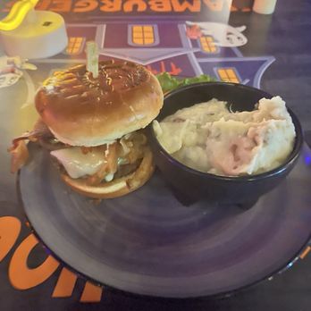 HAUNTED HOUSE OF HAMBURGERS - Updated August 2024 - 493 Photos & 302 ...