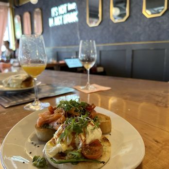 THE POWDER ROOM CHAMPAGNE BAR & RESTAURANT - Updated December 2024 ...