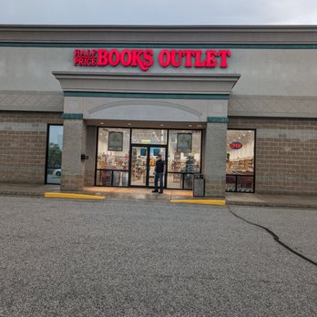 HALF PRICE BOOKS OUTLET - Updated October 2025 - 17 Photos & 14 Reviews ...